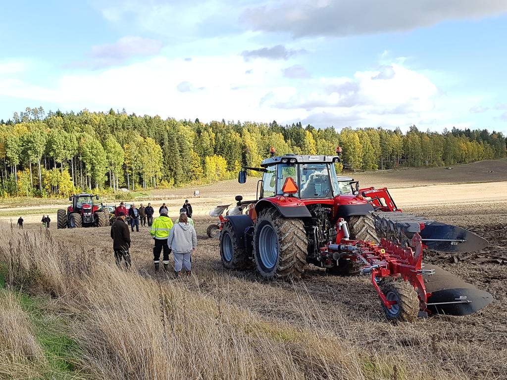 Lantbrukare fick testa på nya maskiner | Magazin24