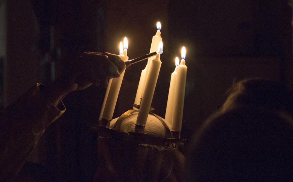 Bildspel: Stämningsfull Luciamorgon i Köpings kyrka | Magazin24